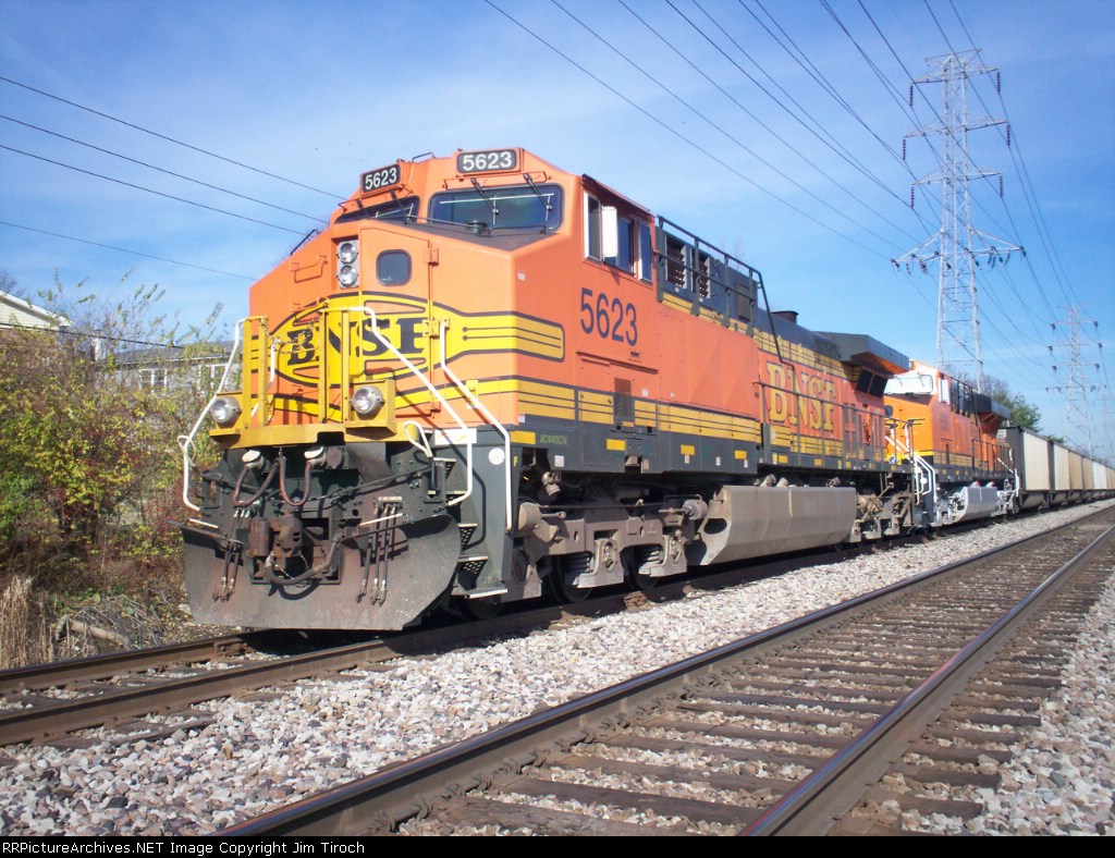 BNSF 5623